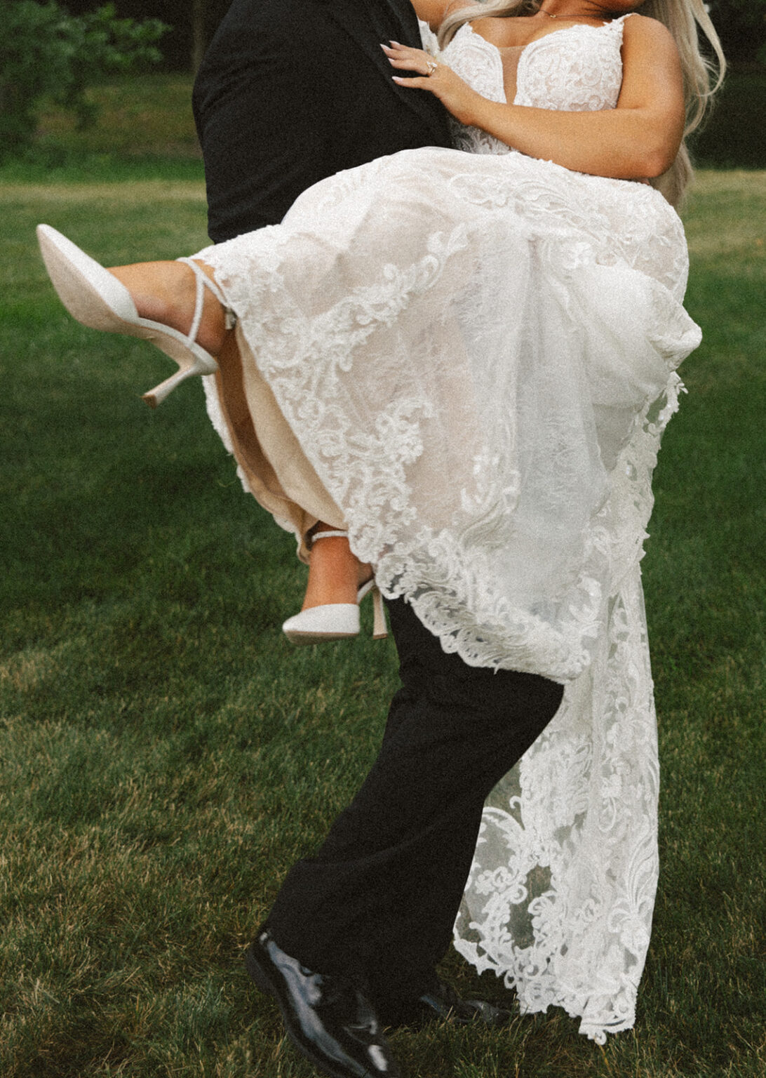 Real Wedding Highlight: Baylee and Andrew - thesixpence.com